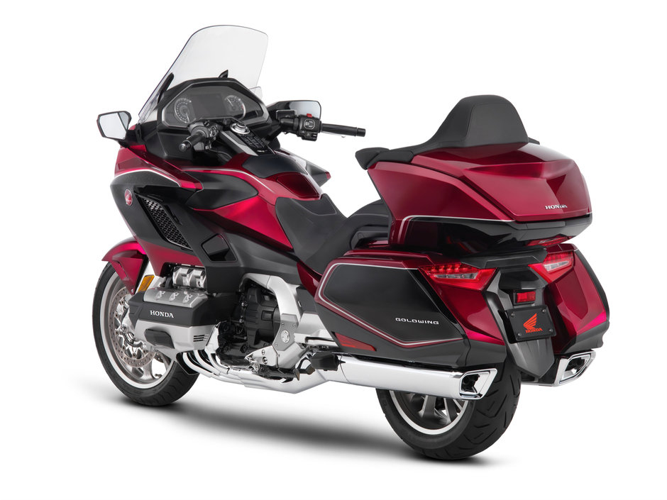 2018 Honda GL1800 Gold Wing on täysin uusi moottoripyörä.