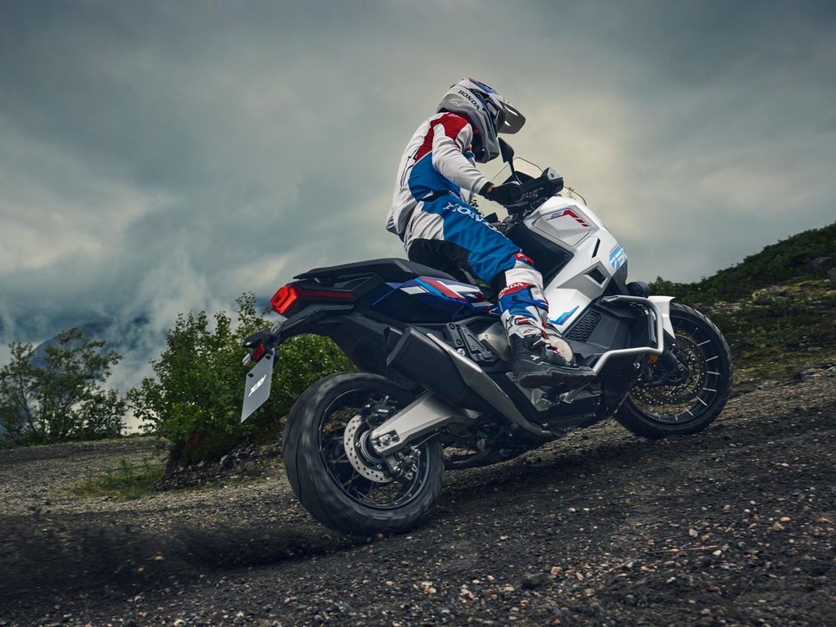 X-ADV SE